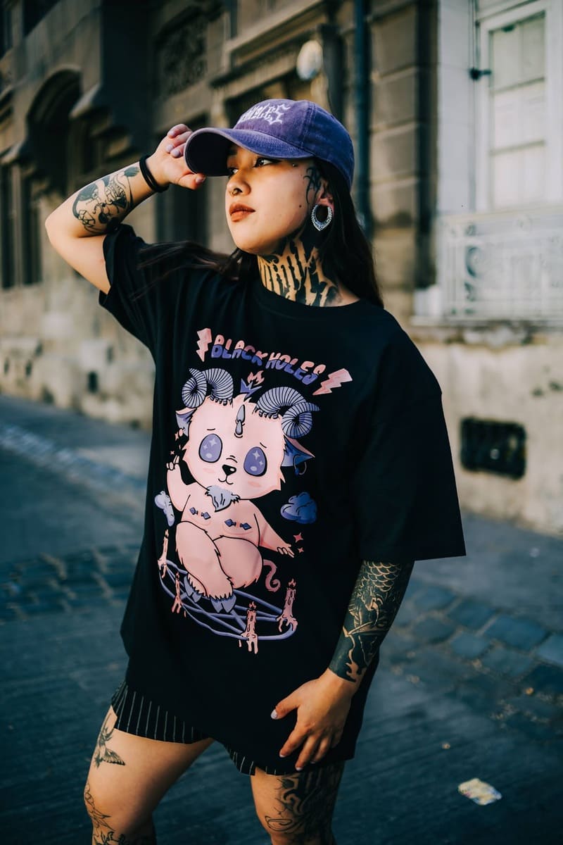 Polera Cute as Hell - Blackholes